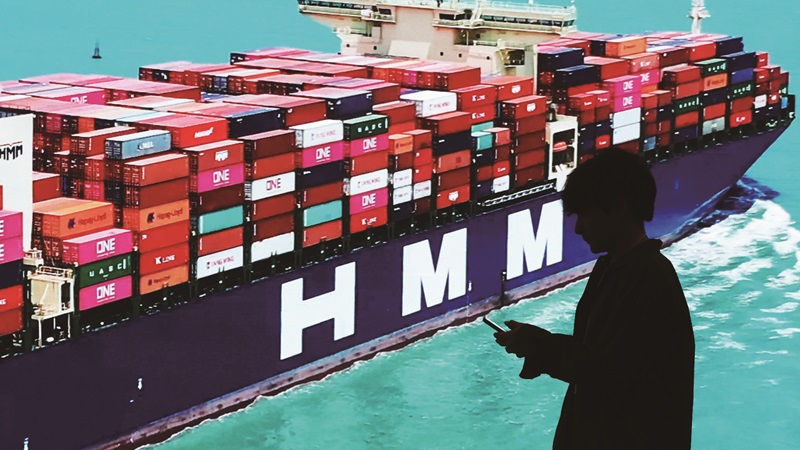 따뜻한 해풍 막는 ‘CB 공포’, HMM에 무슨 일이…[시크한 분석]